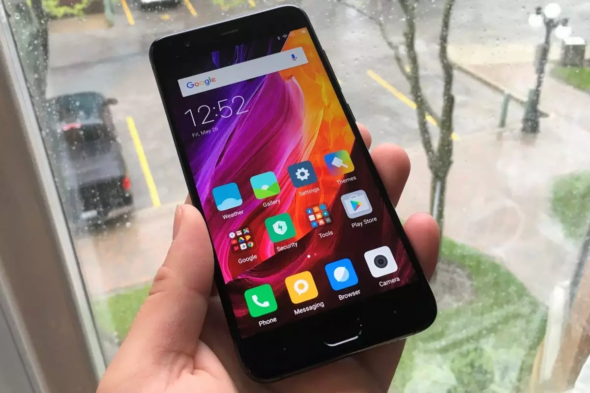 Cuireann Firmware Nua le haghaidh Xiaomi Mi 6 feidhmiúlacht a bhfuiltear ag súil leis le fada