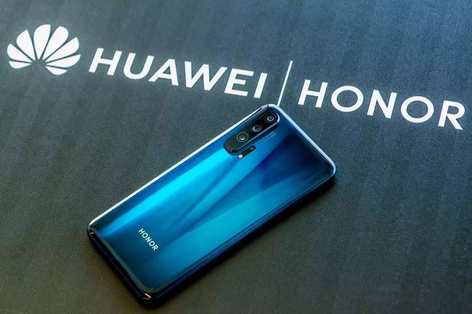 IHuawei ikhokhele imali kubo bonke abanikazi bama-Smartphones wesabelomali nama-Smartphones 35262_2