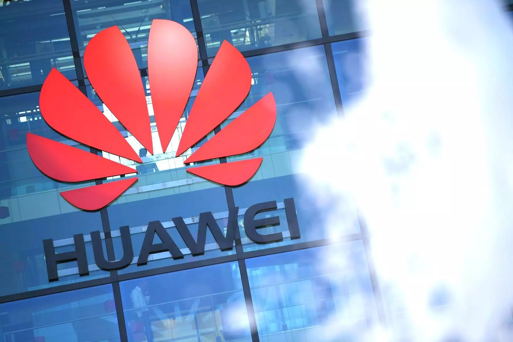 Huawei pagarà diners per a tots els propietaris de telèfons intel·ligents a causa de les sancions 35308_1