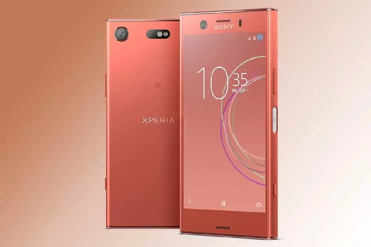 Sony Xperia XZ1 ngombala wethusi ezithombeni - I-Ofdeated Flagship