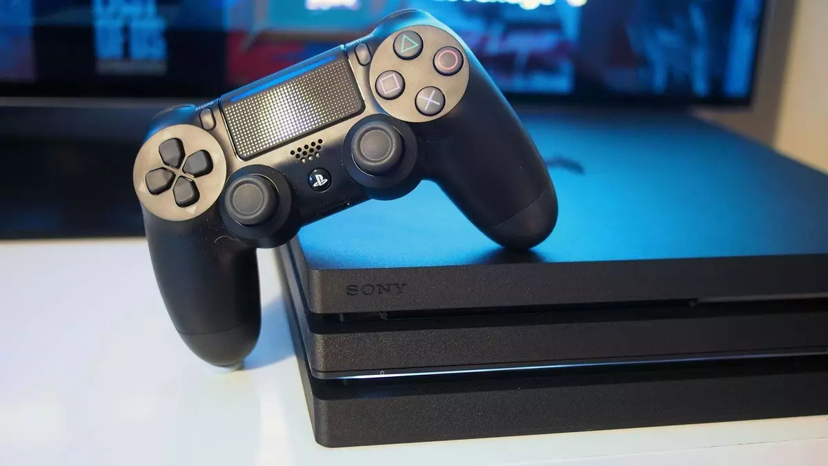 Sony PlayStation 4 dos veces se derrumbó en el precio en todo el mundo 35472_1