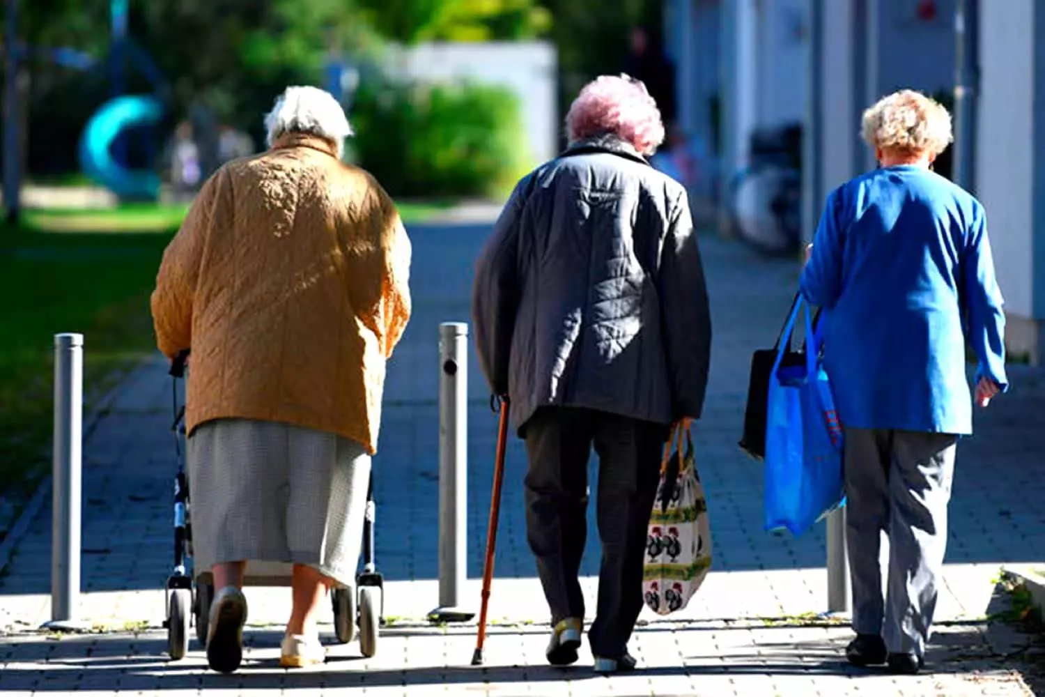 Wéinst dem Coronovirus duerch Russland, nei Selbstverständnisregele ginn a mengem Russland agefouert. 35615_2