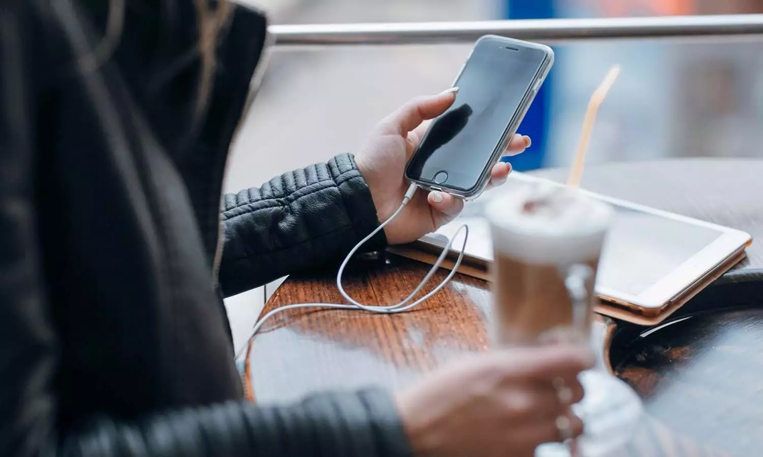 Operadores celulares MTS, Megafon, Beeline e Tele2 atingiu o golpe mais forte 35651_1