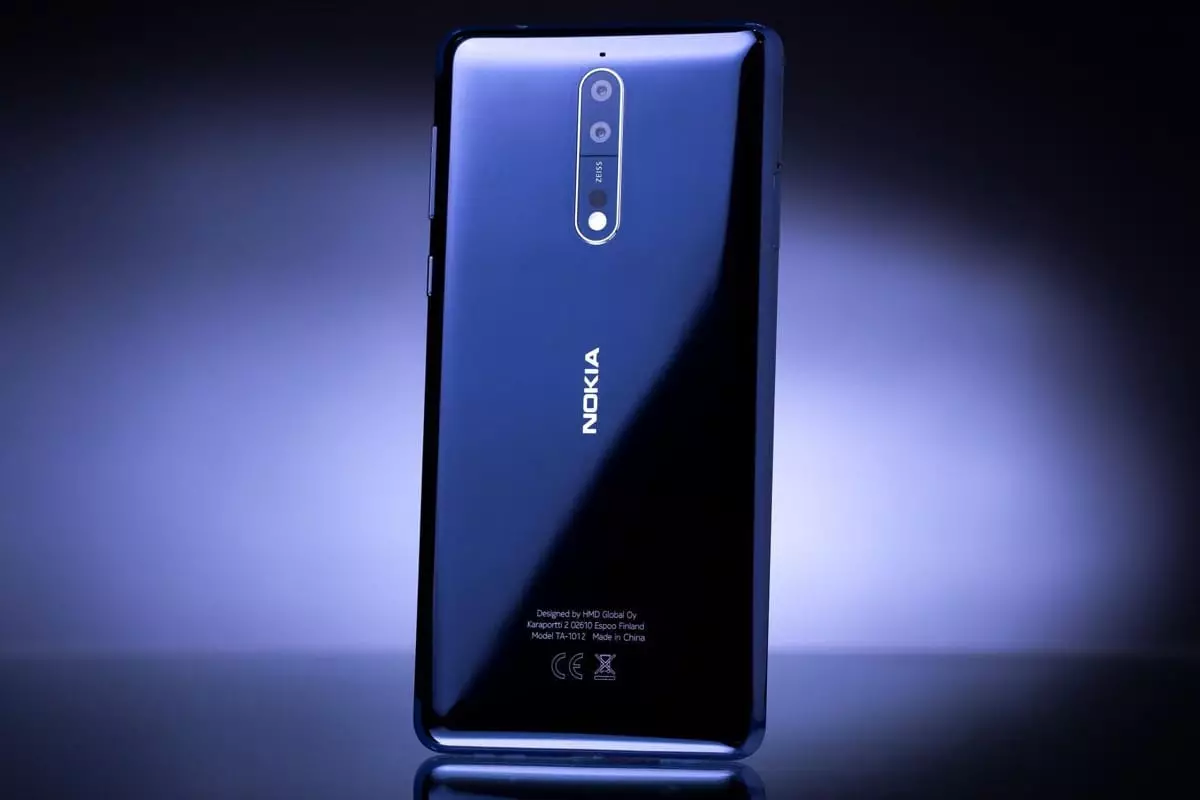 Nokia 8 je oficiálně prodán v Rusku ještě levnější než v Evropě 3565_2