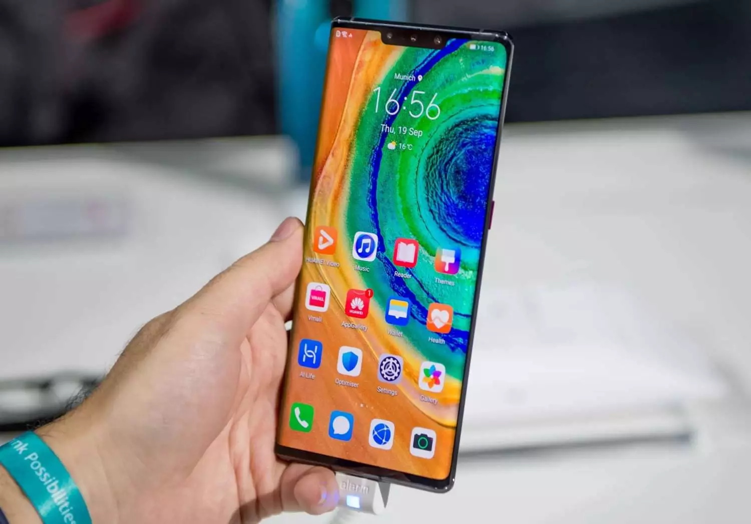 I-Huawei izokhokha imali kubo bonke abanikazi bama-Smartphones ngenxa yephutha 36090_1