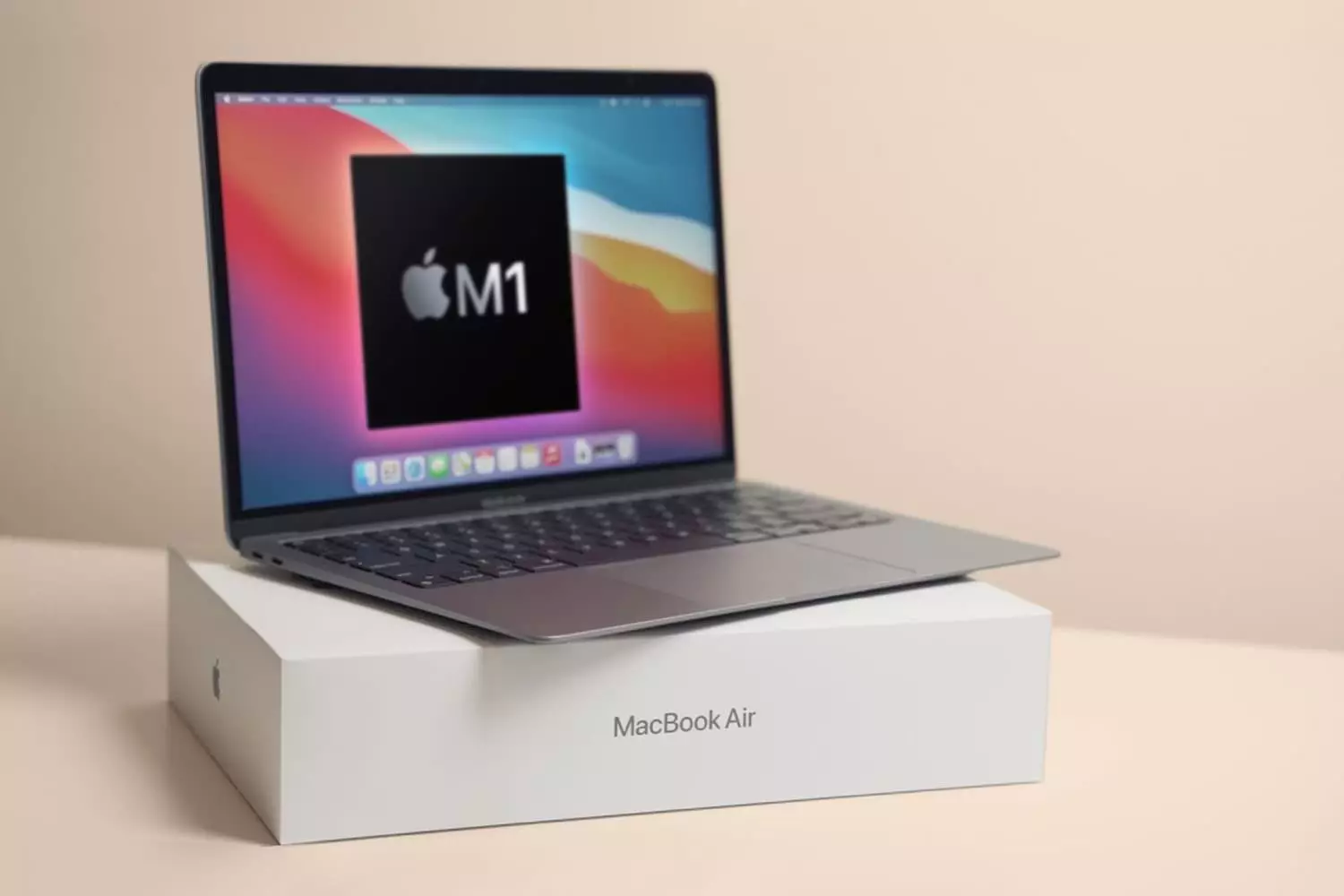 Macbook SPOTP ulufale na faalauiloa i Rusia 36241_1