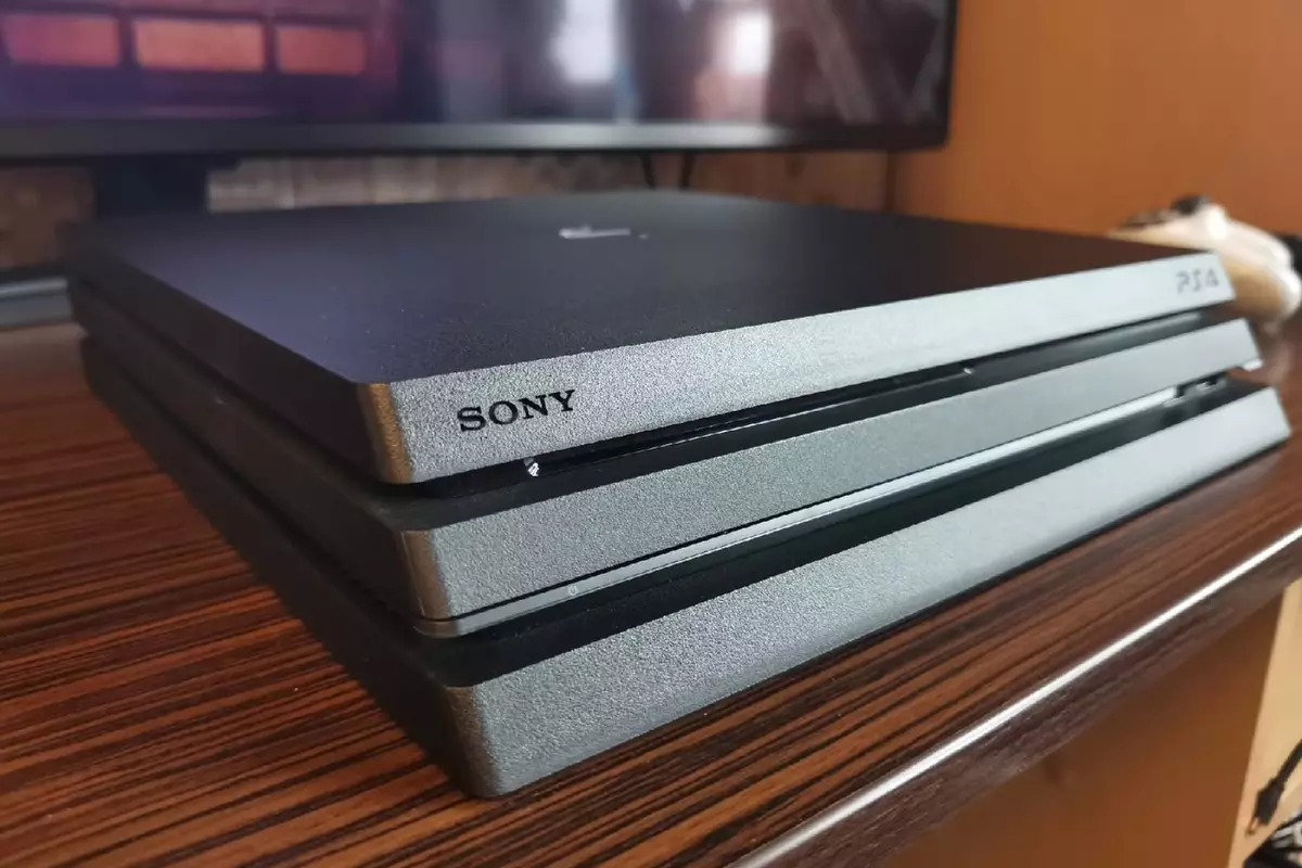 Sony PlayStation 4 Pro è temporaneamente per 2.990 rubli 36280_1