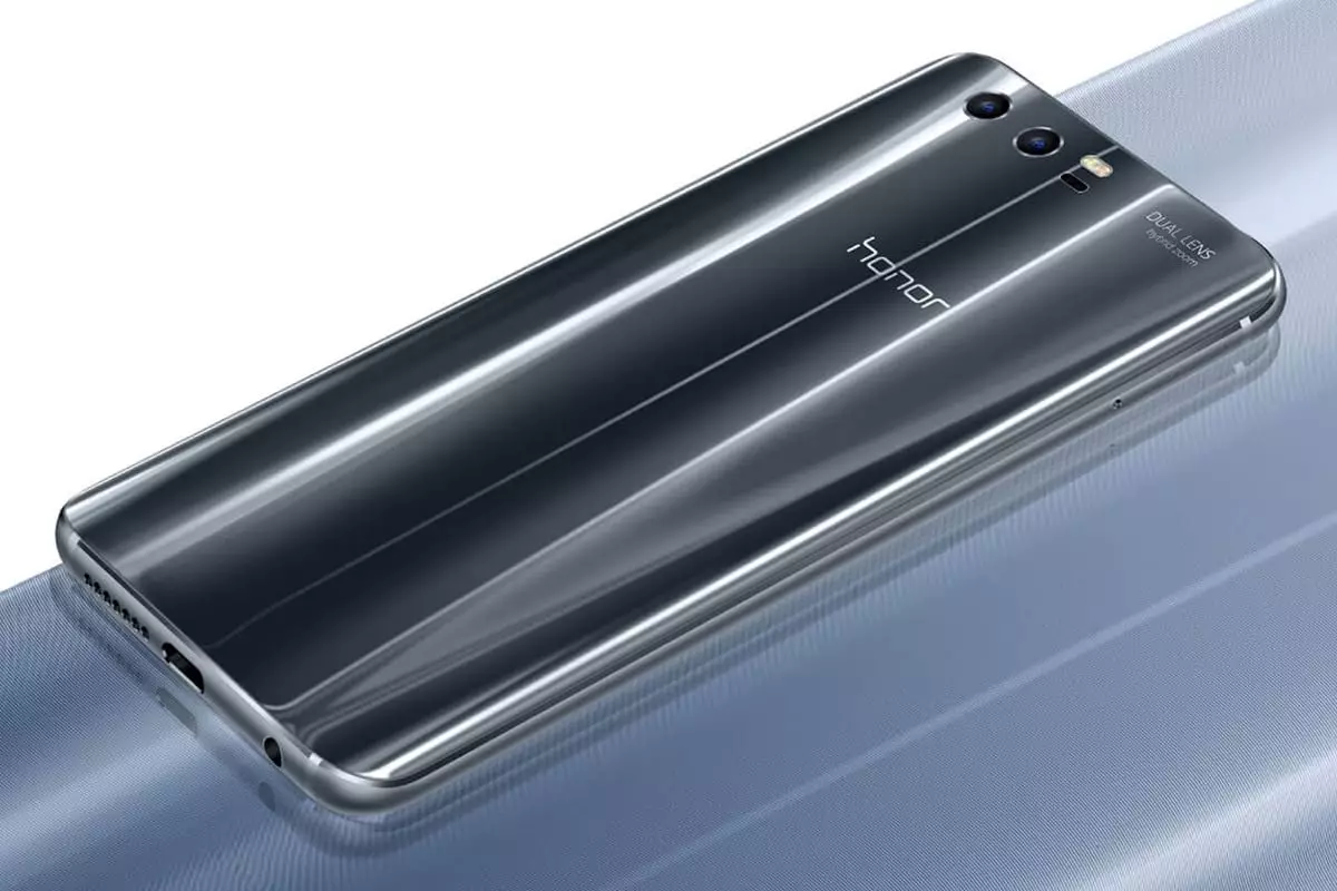 Huawei Honor 9 jau var iegādāties, bet ne visur - kā to izdarīt?