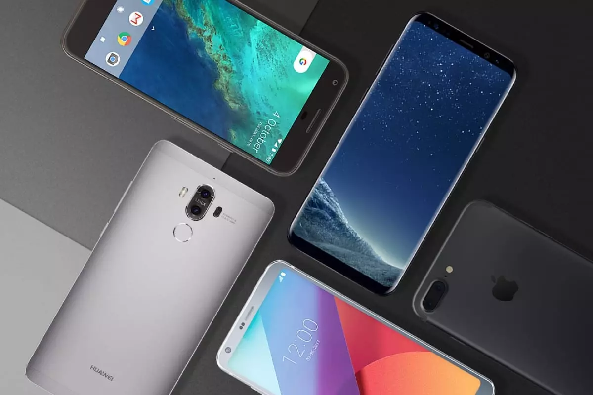 Top 12 paling smartphone populér di Rusia di tungtung Agustus