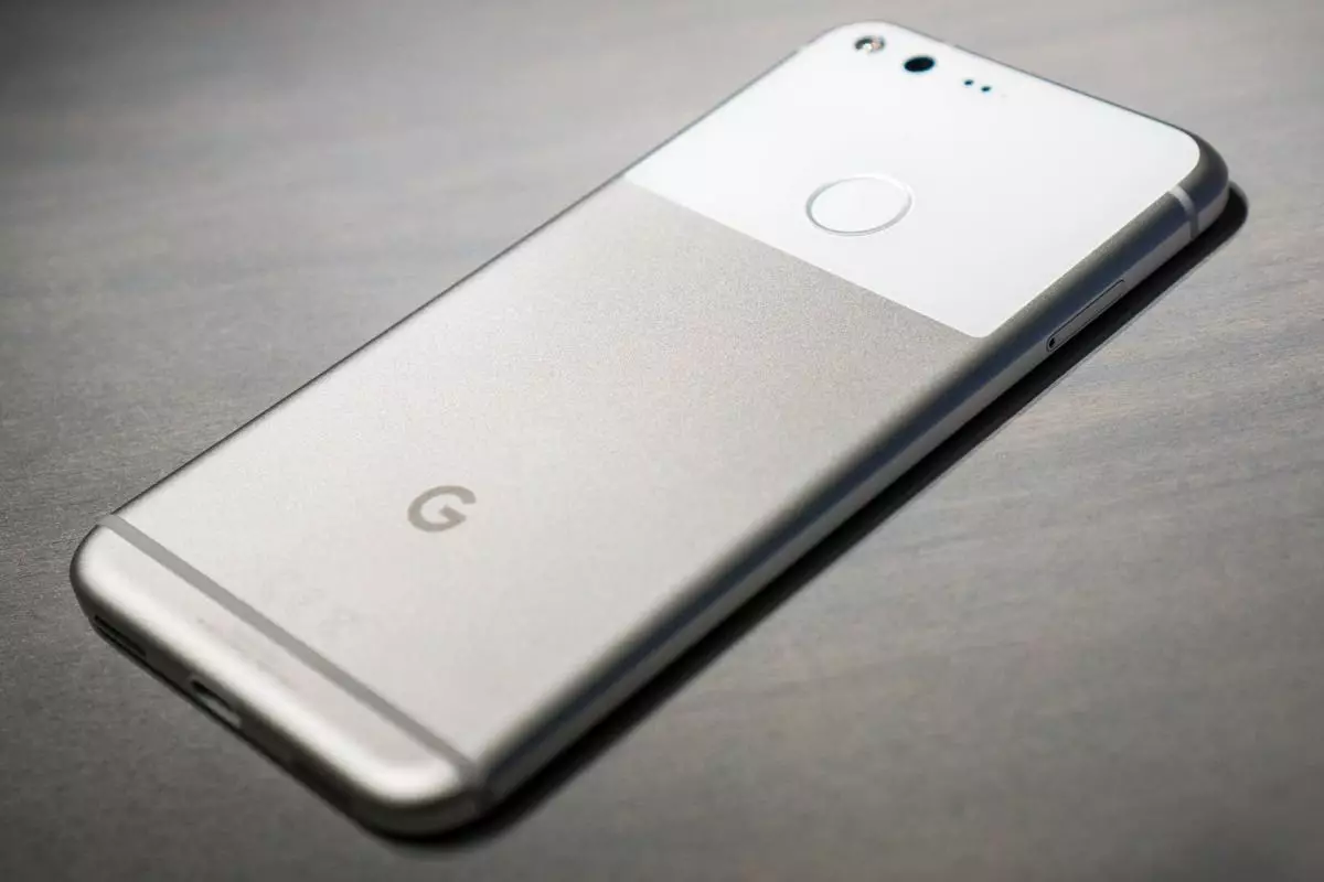 I-Google Pixel 2 izoba yi-smartphone ethandwa kakhulu 2017