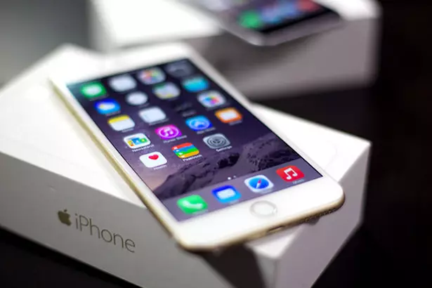 Apple은 iPhone 6의 플래시 메모리 유형을 대체하여 스마트 폰을 재부팅하는 데 문제를 해결합니다.