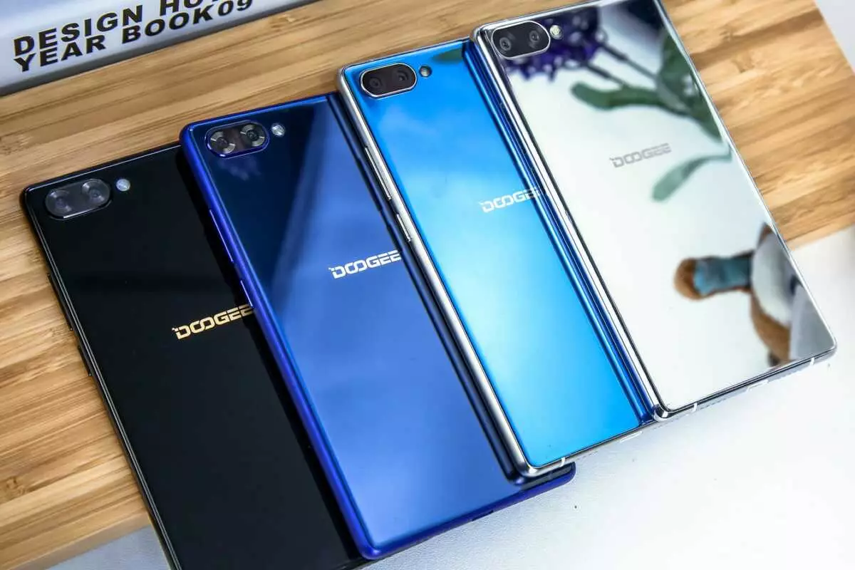 Doogee unoitisa cramless "muurayi" iPhone 8 musi Android 8.0 oreo