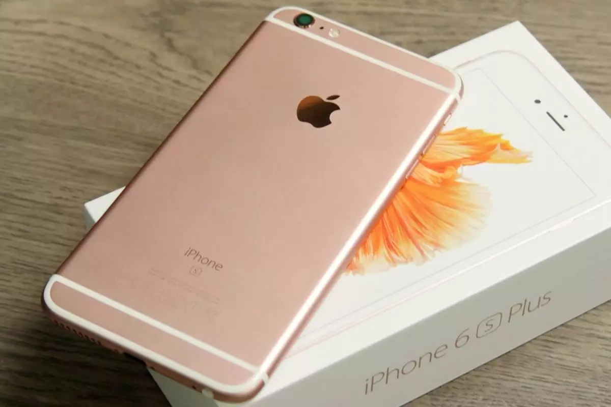 Iye owo ti iPhone 6s ni Russia ṣubu ni isalẹ Mark ti ẹmi - asia naa di eyiti ifarada diẹ sii. 3692_1