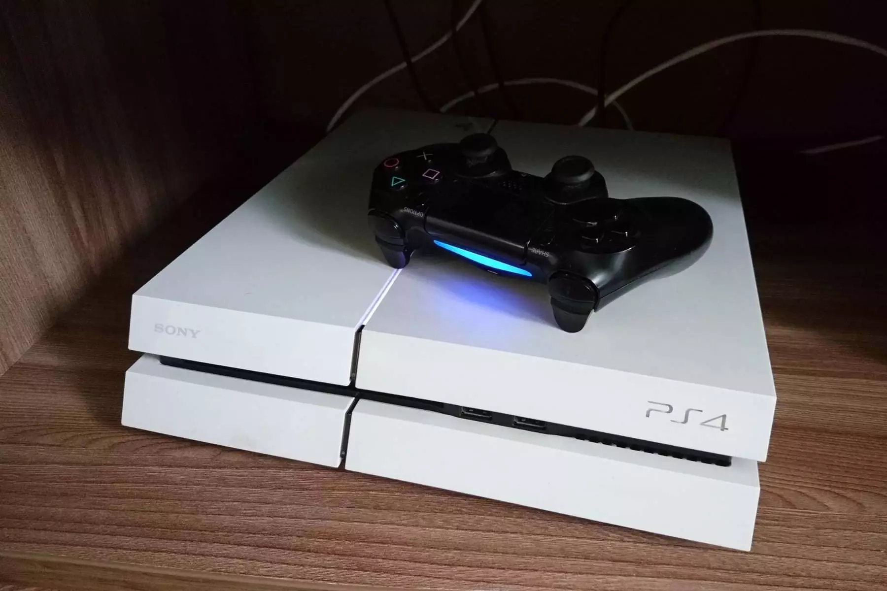 Sony ikki marta PlayStation 4 narxini bosing 37017_1