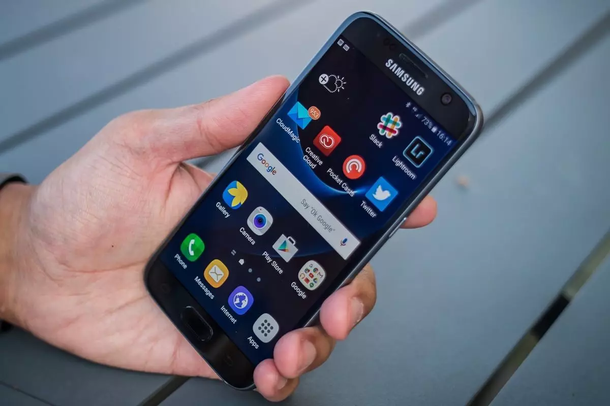 Prynwch Samsung Galaxy S7 wedi dod yn bosibl am hanner