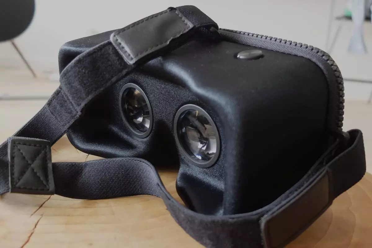 Xiaomi mi vr Play - Virtuala Reala kasko por iPhone kaj Android nun kostas malpli ol $ 15