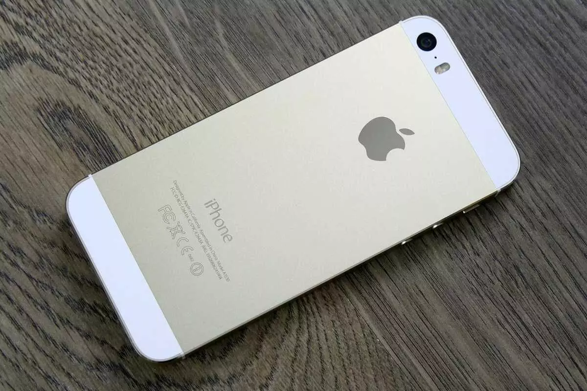 Новиот iPhone во Русија се продава за 15.990 рубли, но ова повеќе не е предводник 3708_3