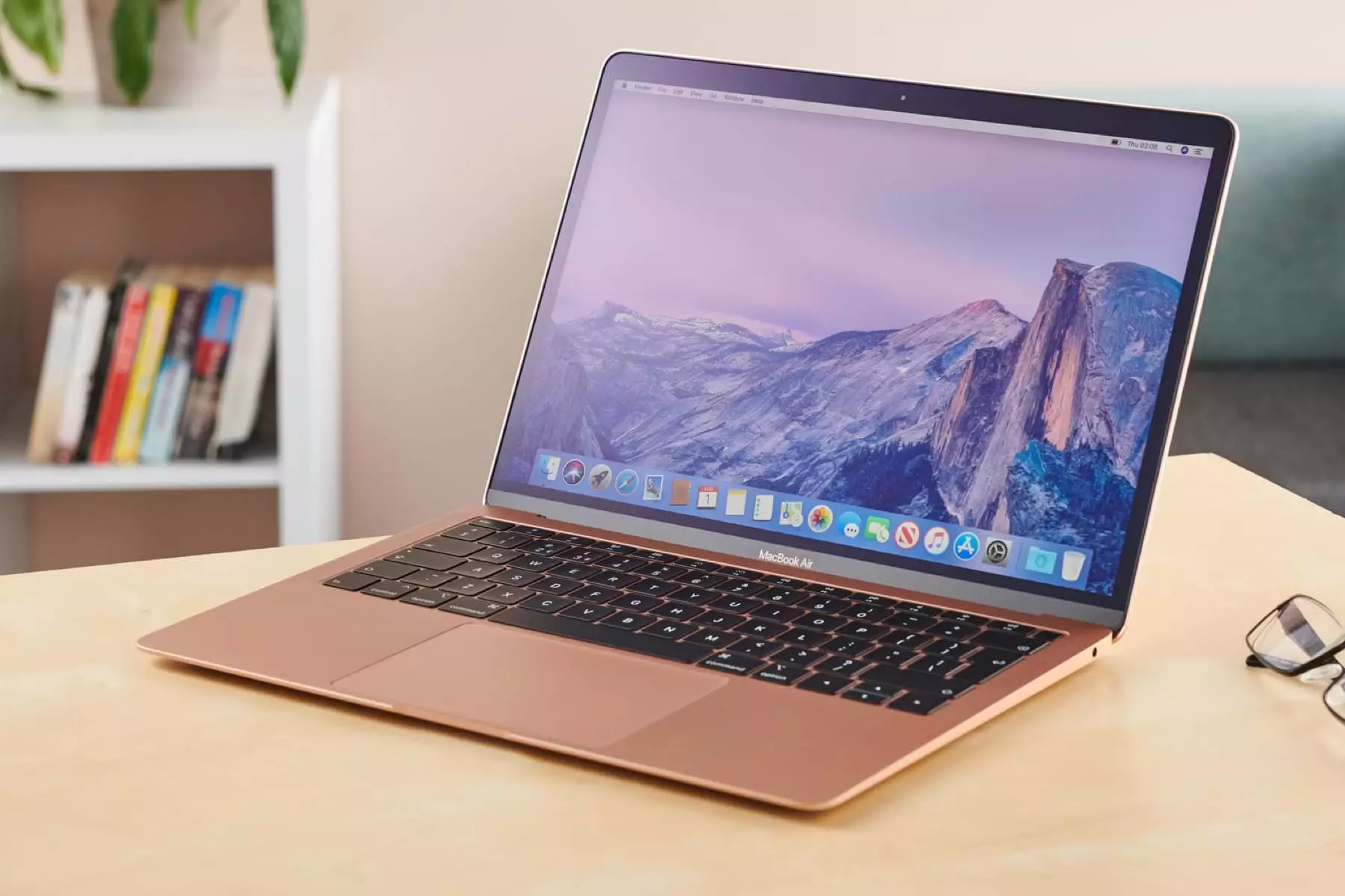 สองวันโดยไม่ต้องเรียกเก็บเงิน: Apple ได้เปิดตัว MacBook บน ARM 37167_2
