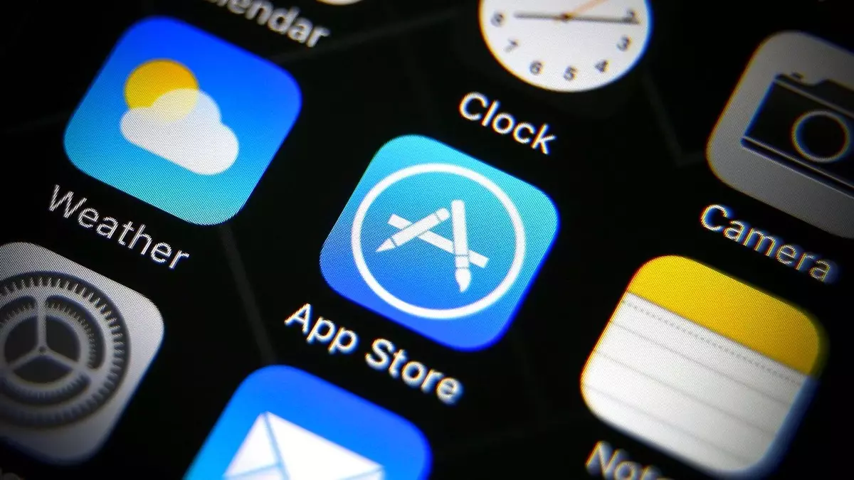 Apple, App Store'dan iPhone ve iPad'e uygulamaları yüklemeye izin verdi. 37192_2