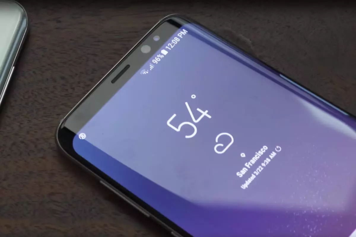 Smartphones Samsung Galaxy S8 og Galaxy S8 + er officielt repræsenteret