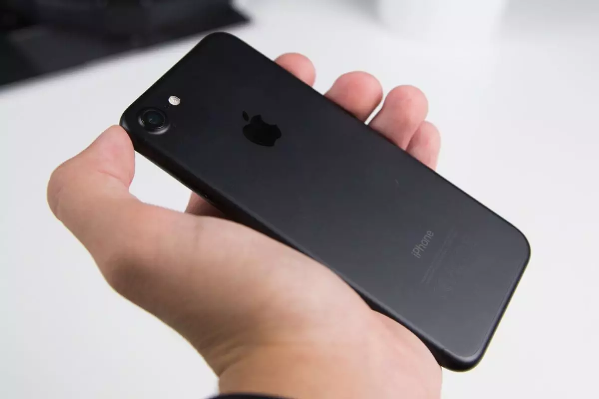 Smartphone Apple 4 inci berikutnya adalah iPhone 7 Mini