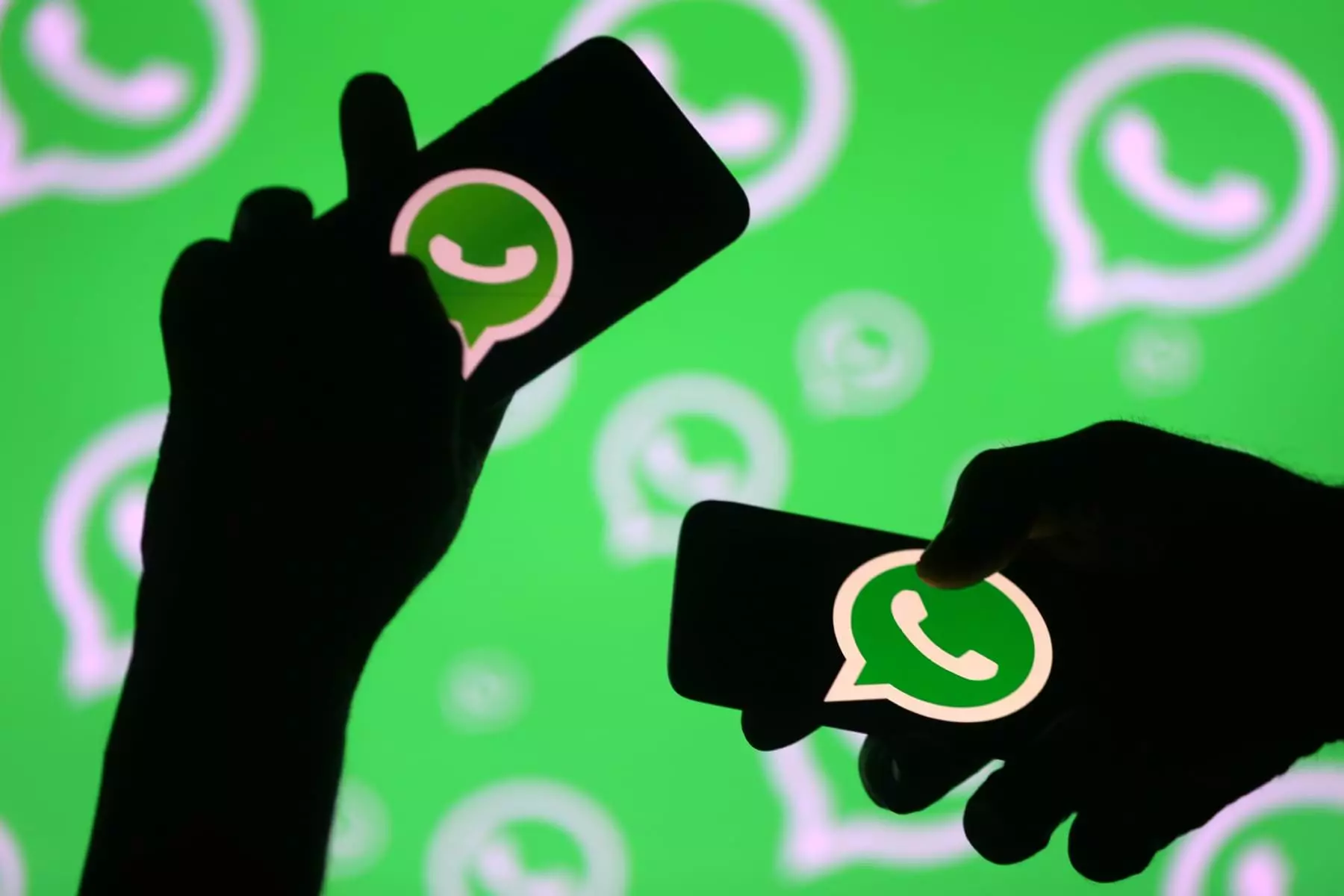 'N manier gevind om iemand anders se korrespondensie in WhatsApp lees 37362_1