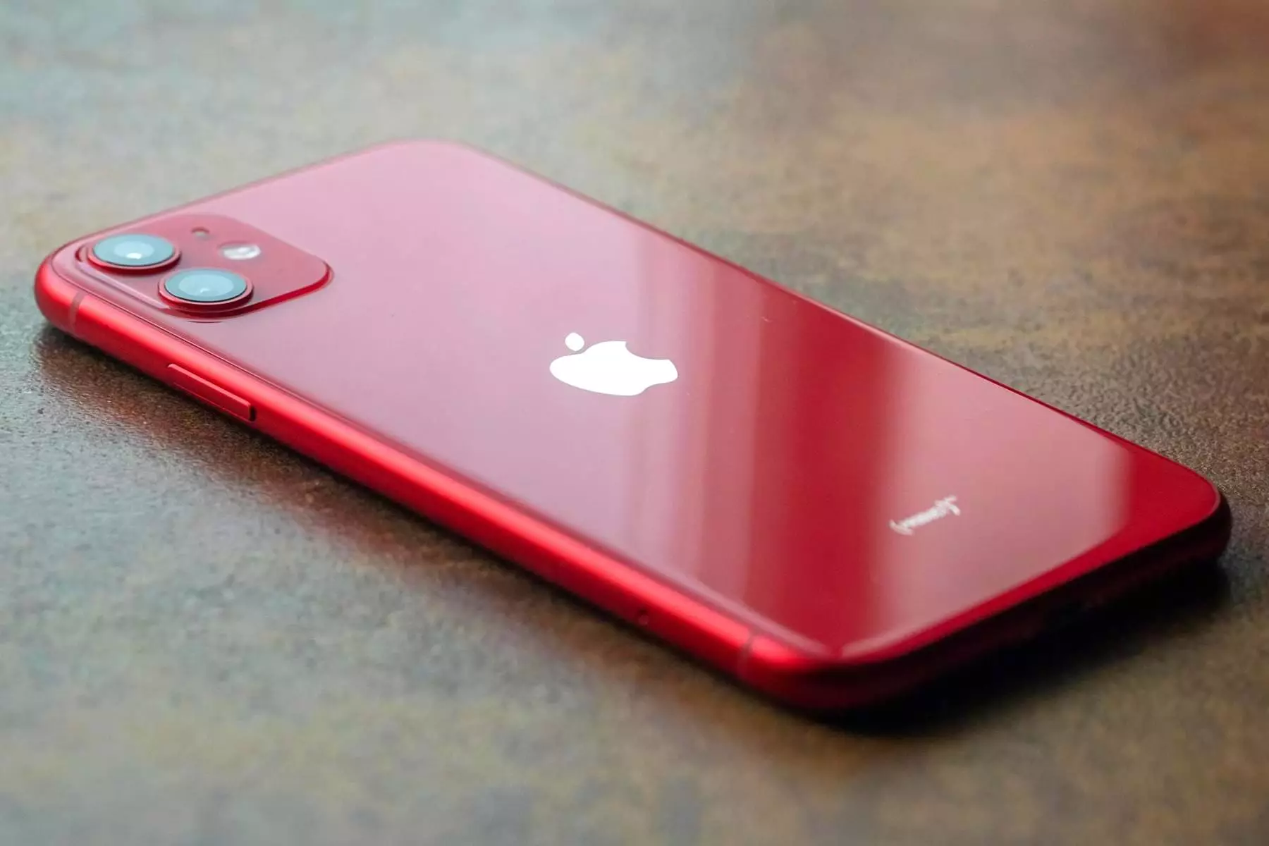 Apple publikigis novan iPhone 