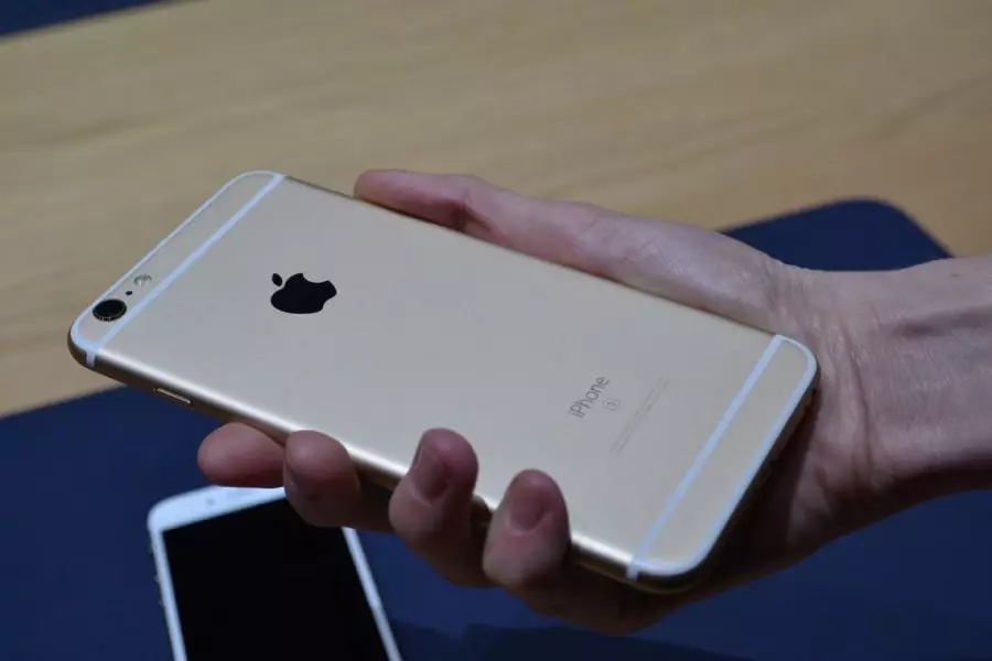 iPhone 6S 80% močnejši iPhone 6 Zaradi procesorja A9 in 2 GB RAM-a