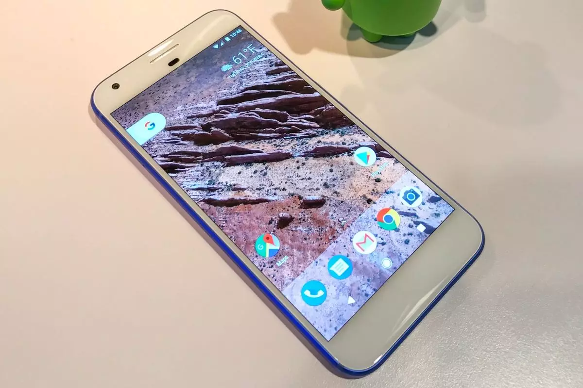 Nagpakita ang Google ng mga patalastas para sa Pixel Smartphone at Pixel XL.