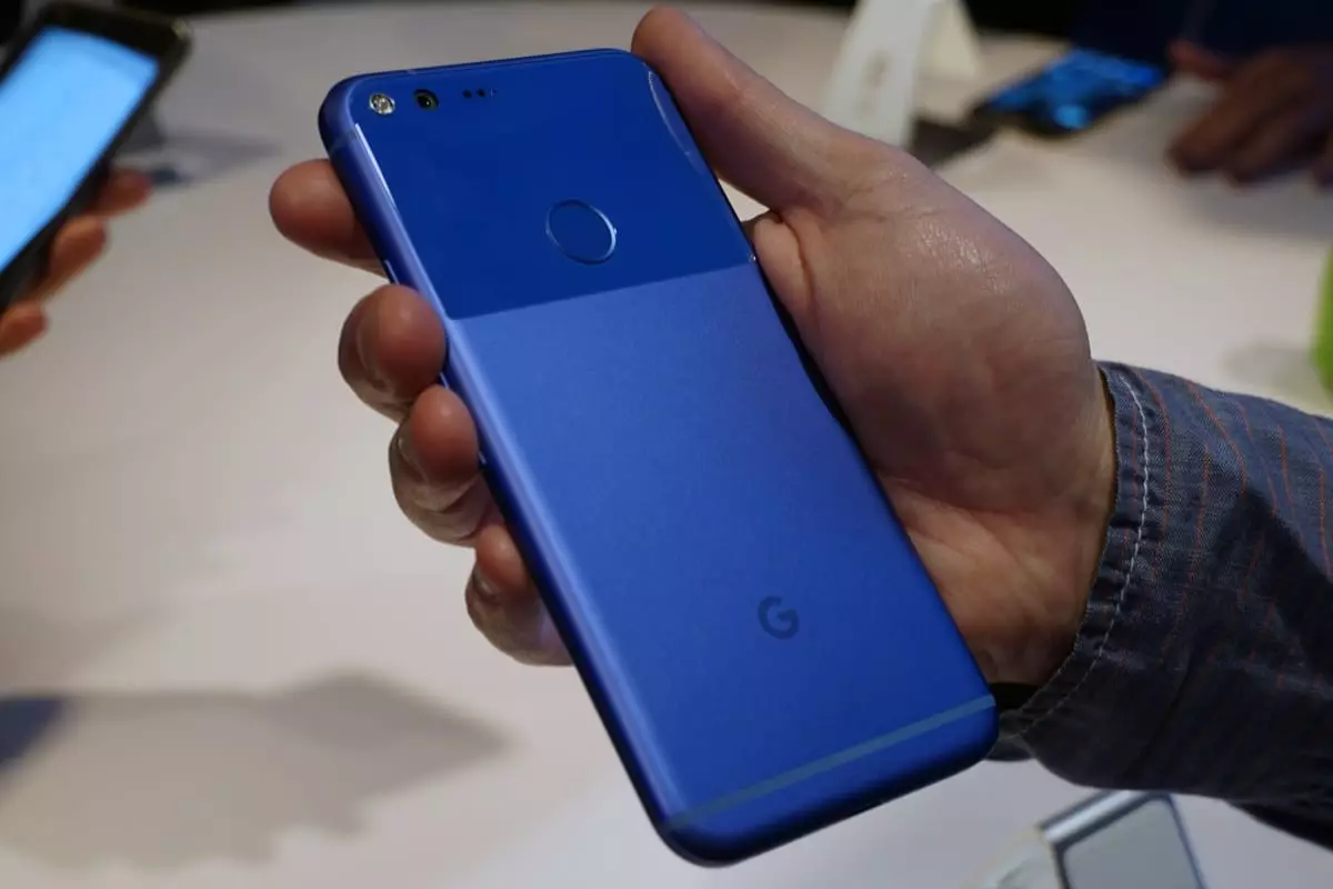 ရုရှားရှိ Google Pixel ၏စျေးနှုန်းသည်စိတ်ပိုင်းဆိုင်ရာအမှတ်အသားအောက်တွင်ပြိုကျသွားသည် 3769_1