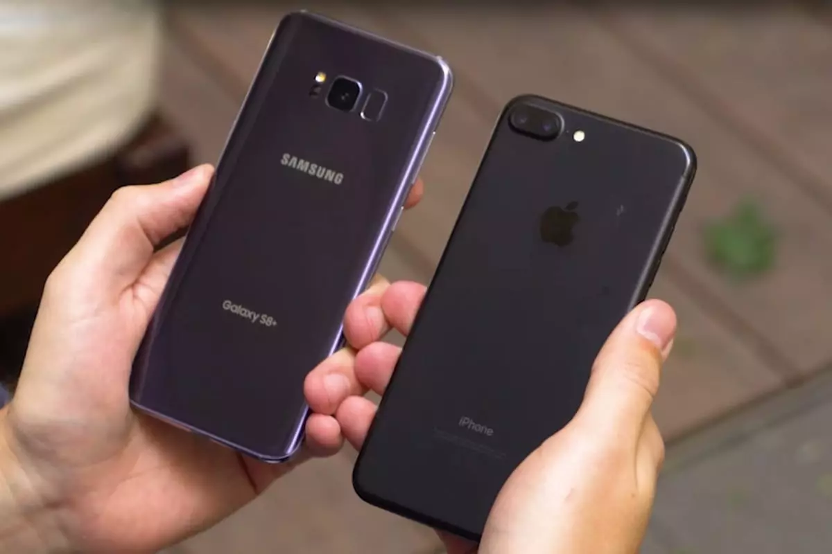 ទូរស័ព្ទ Samsung Galaxy S7 iPhone 7 បូក 3