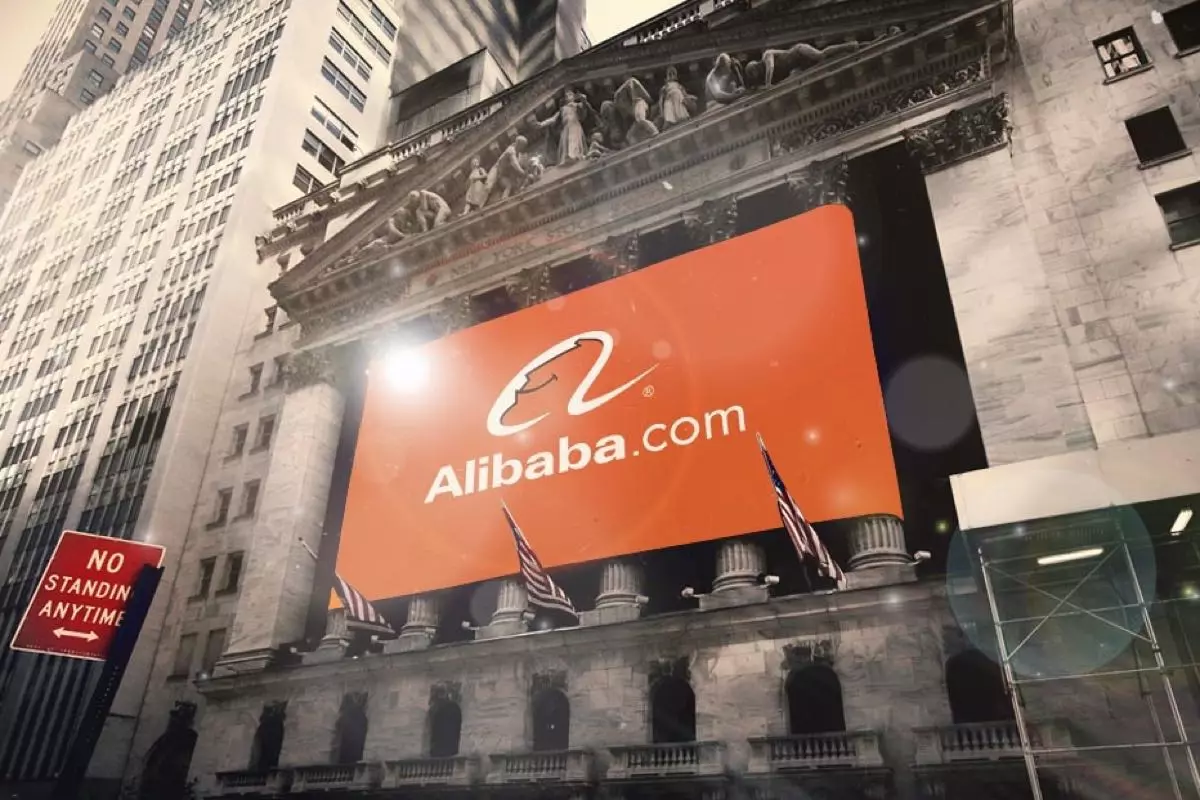 Syarikat China Alibaba memperkenalkan komputer riba sendiri berdasarkan Yunos