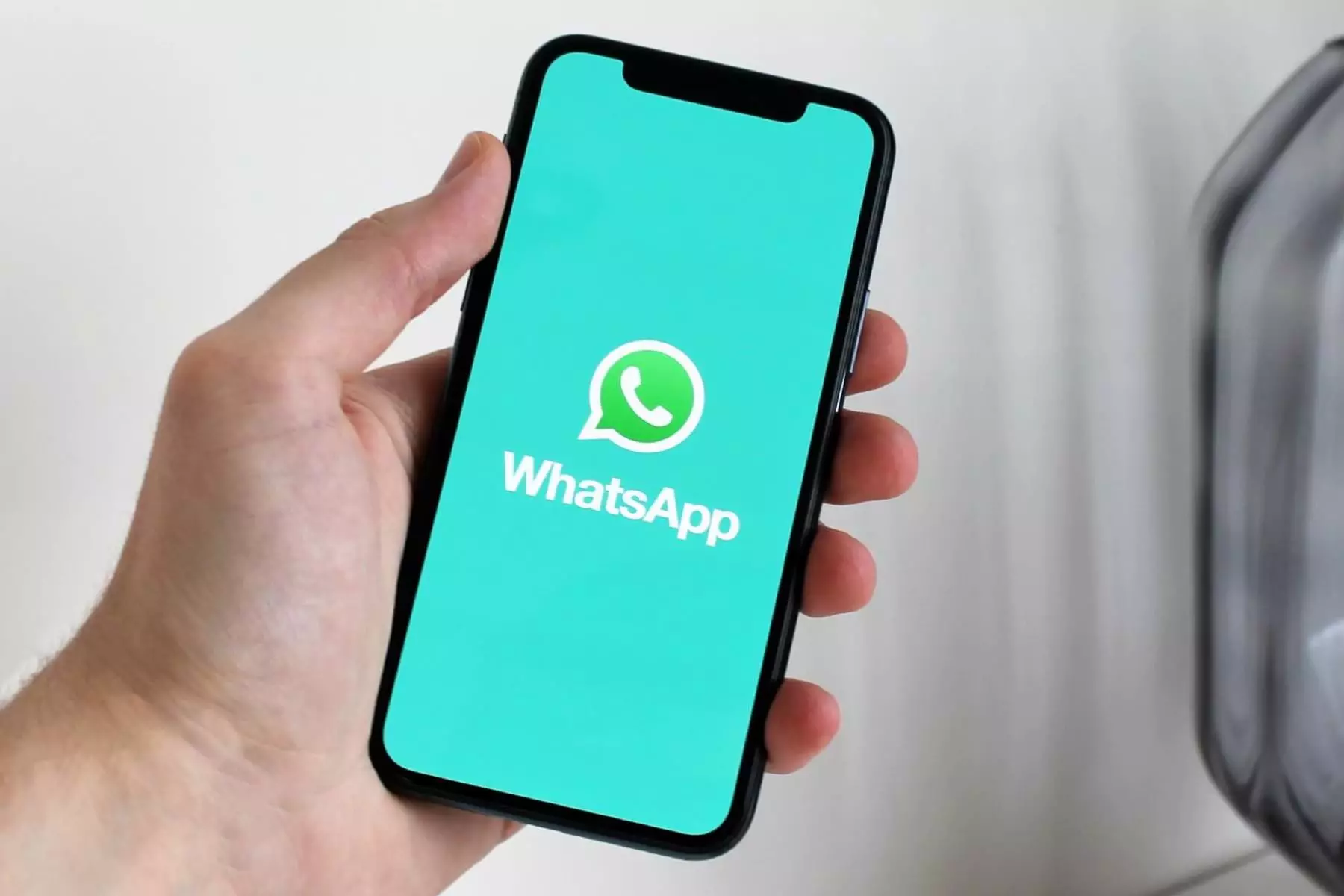 WhatsApp ekde la 1-a tago ĉesos funkcii per Android kaj iOS 37832_2