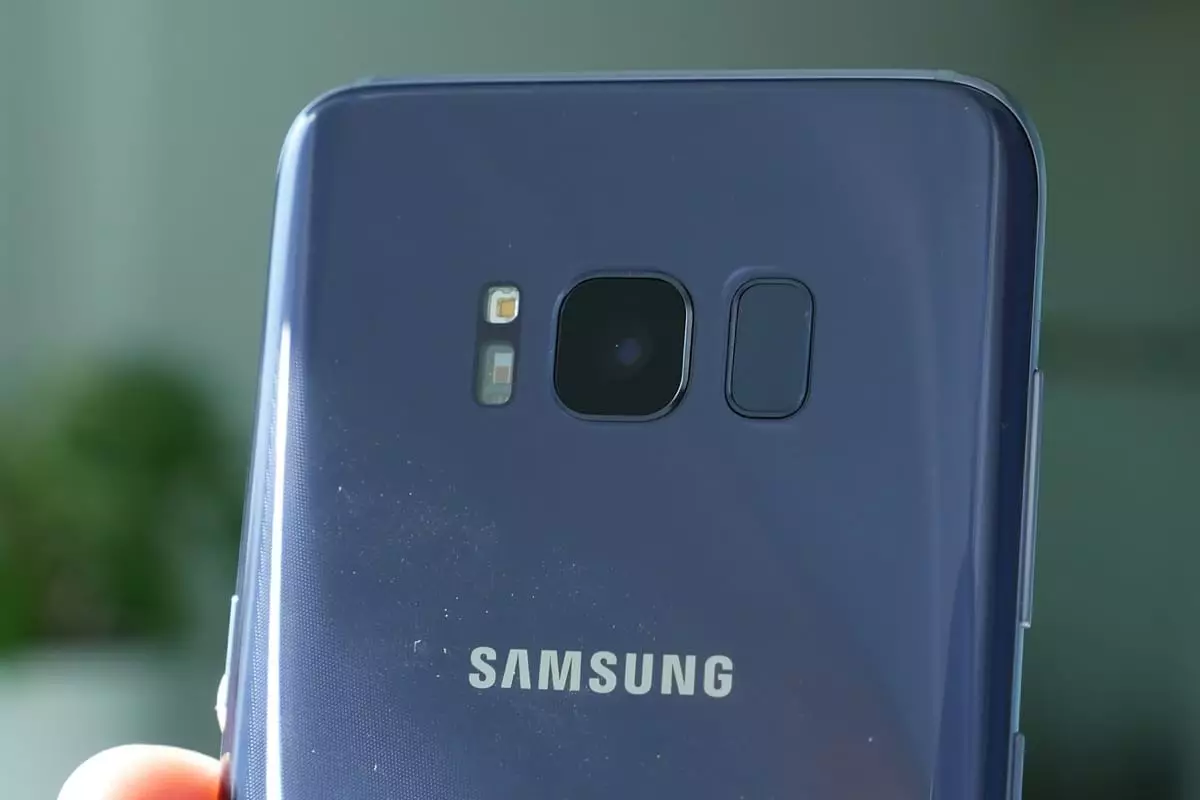 V pametnih telefonih galaksije S8 in Galaxy S8 + je bilo ugotovljeno kritično pomanjkljivost