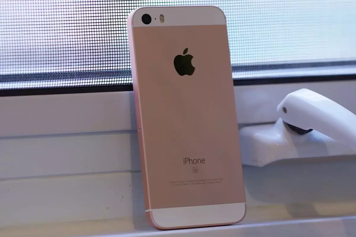 Apple iPhone SE Revisión 1