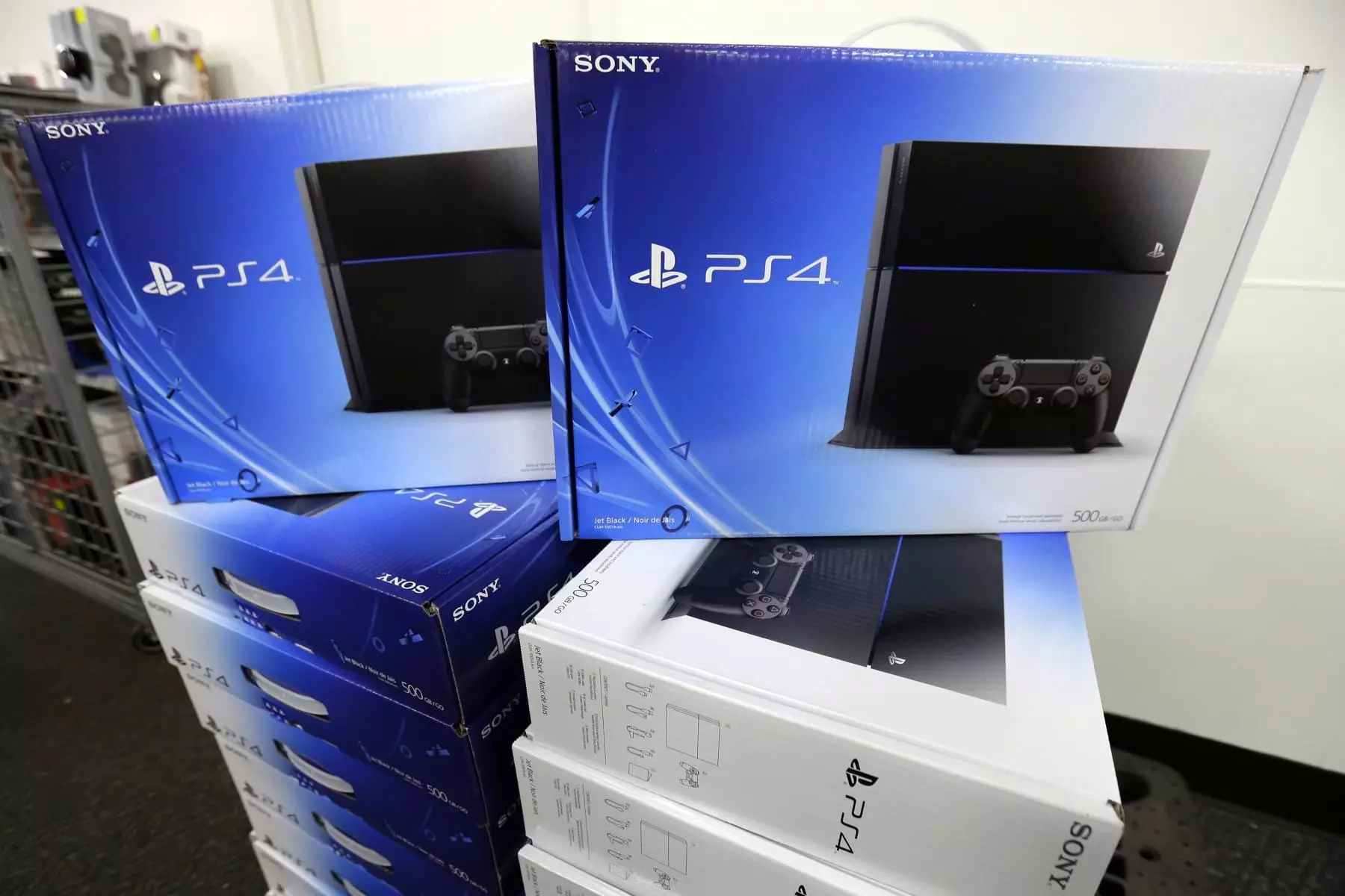 Sony Playstation 4 Midlertidigt solgt til 2.990 rubler 38192_1