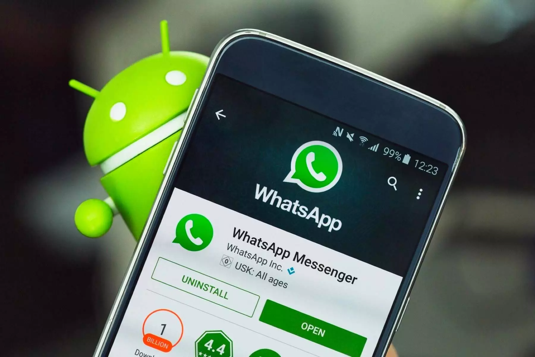 I-WhatsApp evunyelwe ukuba idlulise imbalelwano ukusuka kwi-Android kwi-iOS, kunye ne-vice verda 38385_1