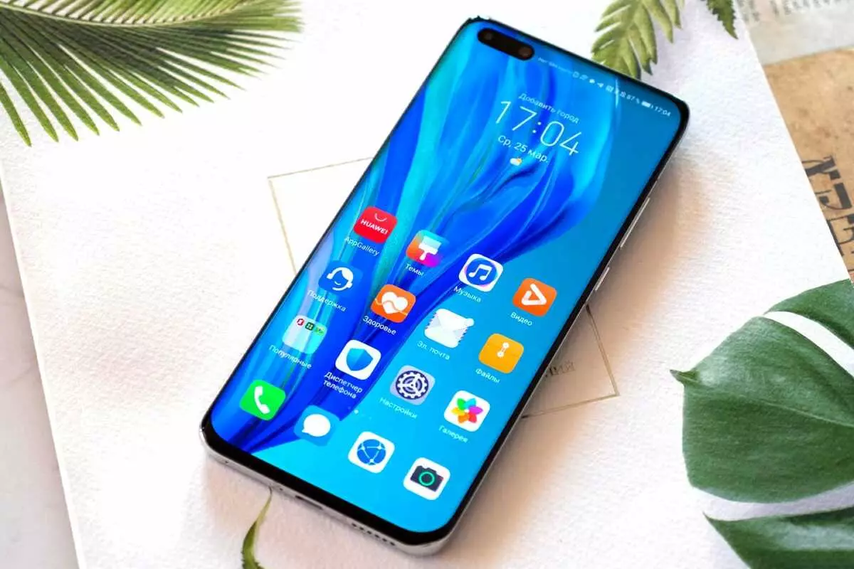 Huawei нь ухаалаг гар утасны бүх өмчлөгчидтэй хамт мөнгө төлсөн 38448_1