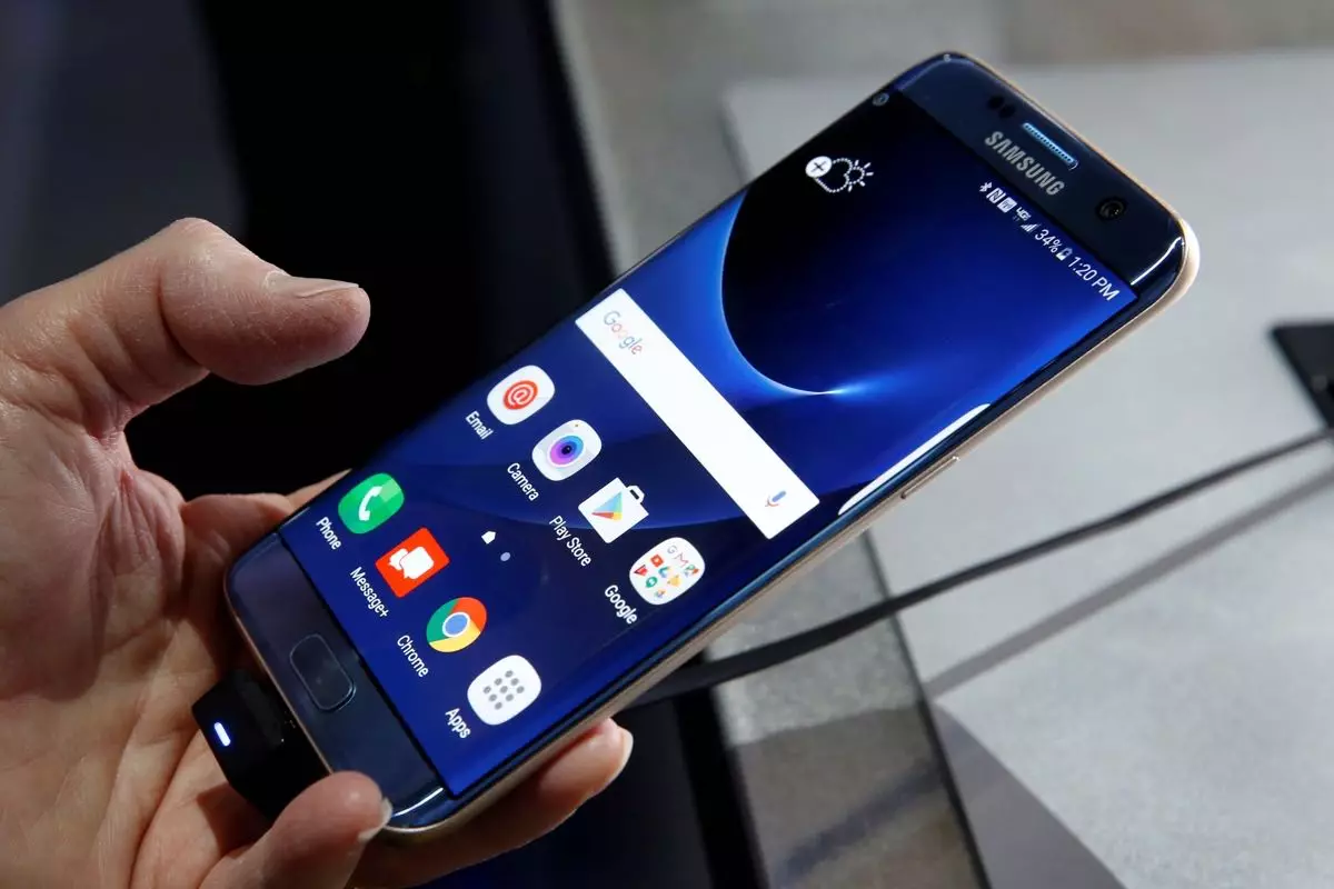 Samsung Galaxy S8 Plus-ek atzeko kamera bikoitza lortuko du zoom optikoarekin