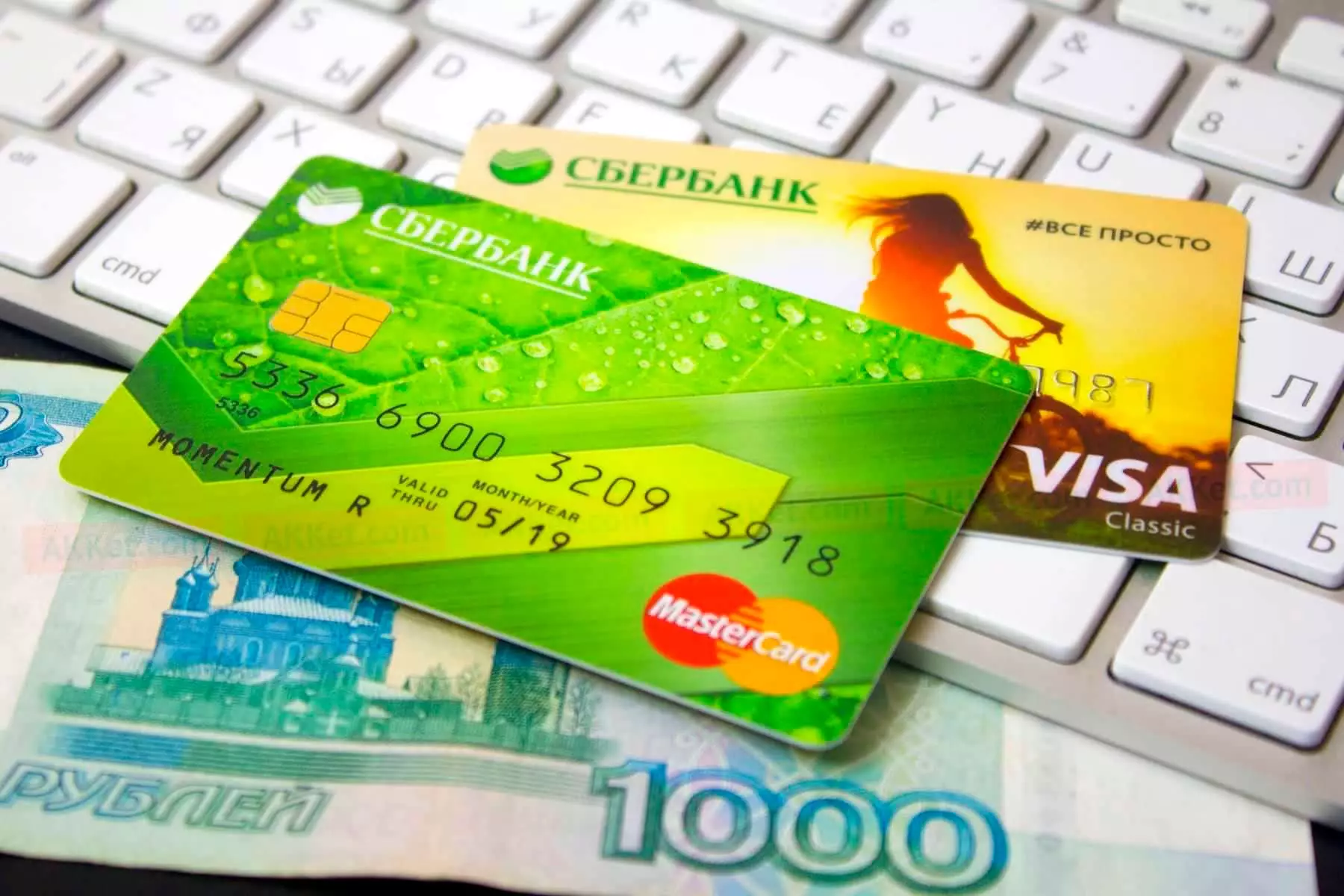Sberbank memungkinkan untuk membayar 1000 Rubles ke semua pemegang kad bank 39034_1