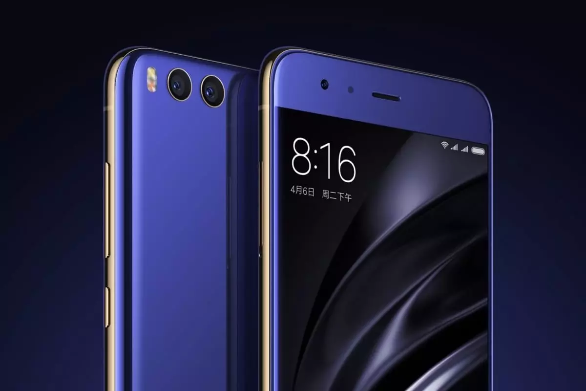 지문 스캐너는 Xiaomi Mi 6 스마트 폰의 화면에 내장되어 왔습니다.