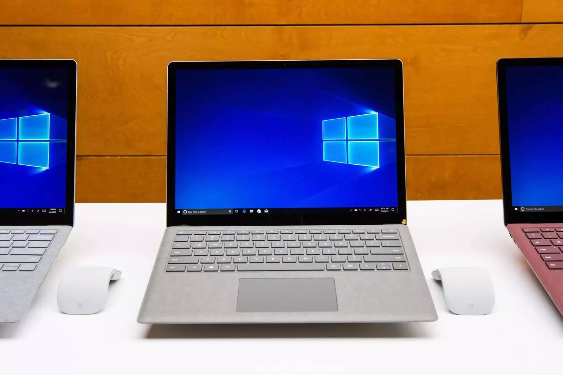 Inayos ng Microsoft para sa mga gumagamit ng Windows 10 atraksyon na hindi naririnig ng pagkabukas-palad