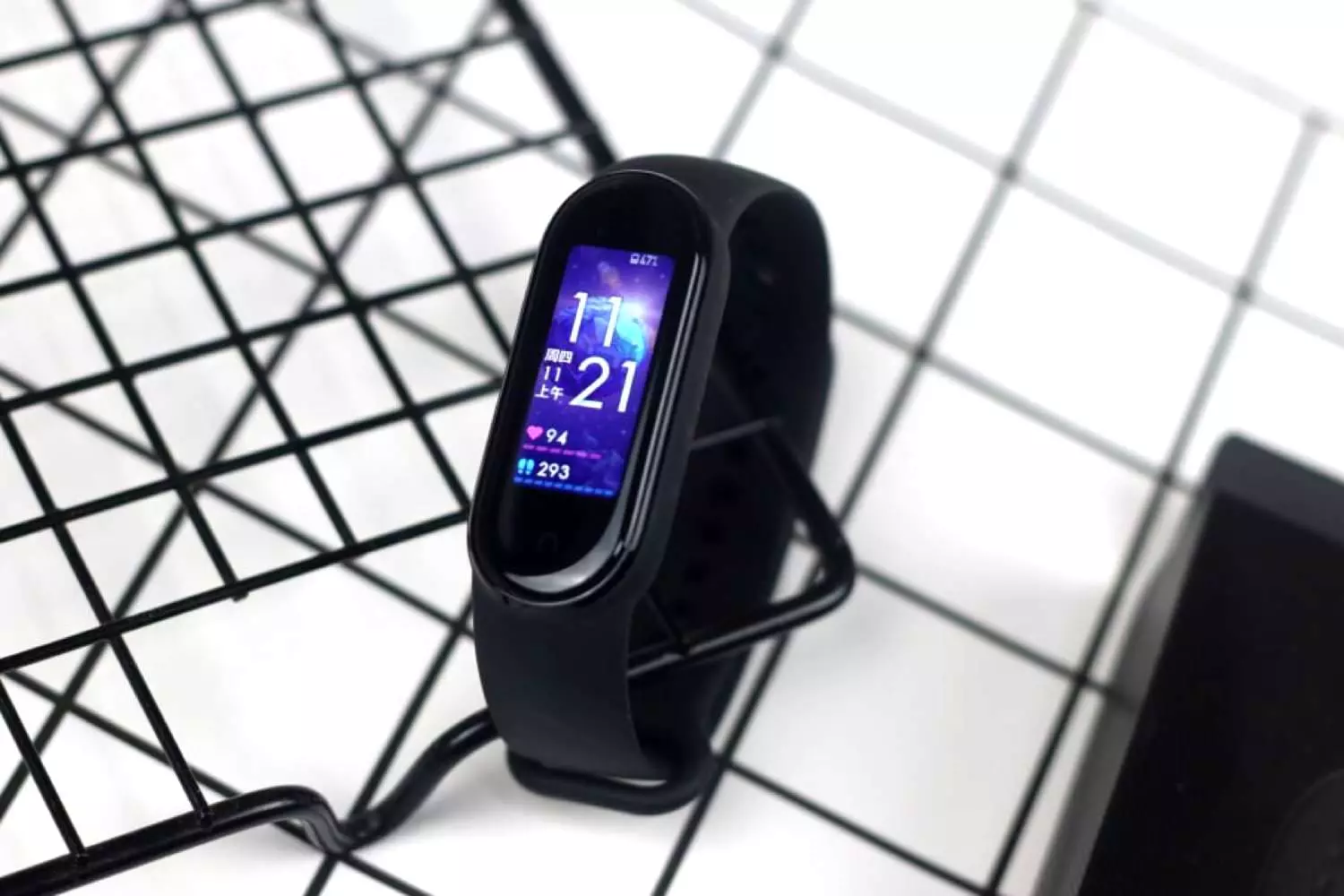 Xiami Mi Band 5 sababtoo ah dib-u-dhacyadan argagaxa leh lama iibsan karo 39580_2