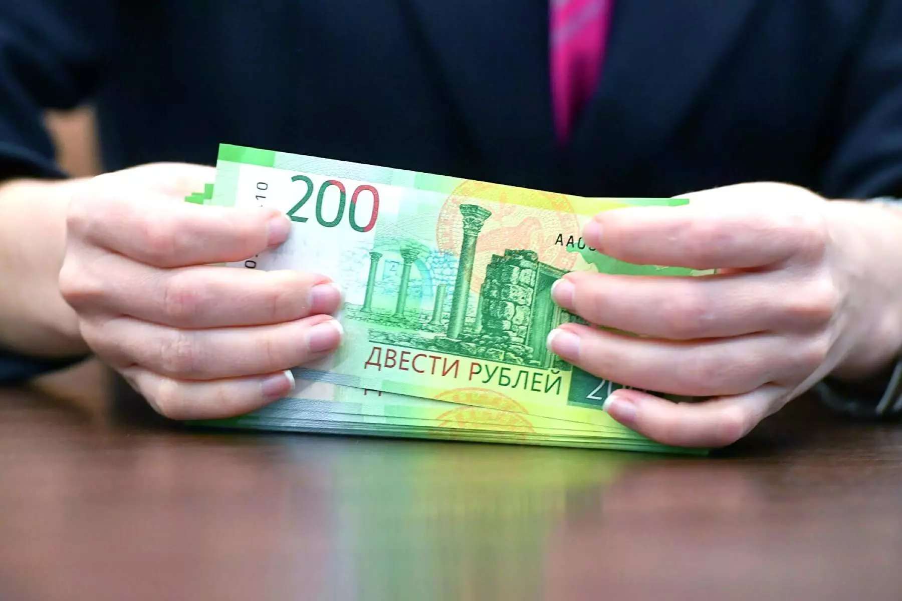 A găsit o bancnotă rară pentru care au plătit 200.000 de ruble