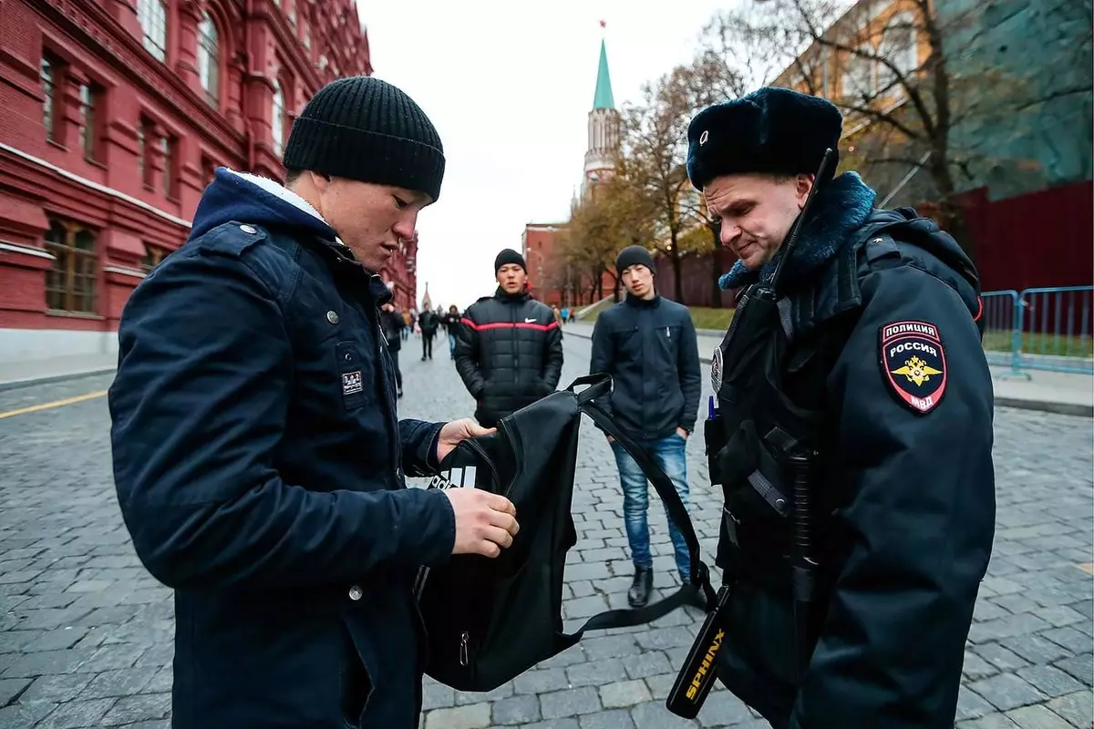 Поліція в Росії почне відстежувати місце розташування росіян без рішення суду