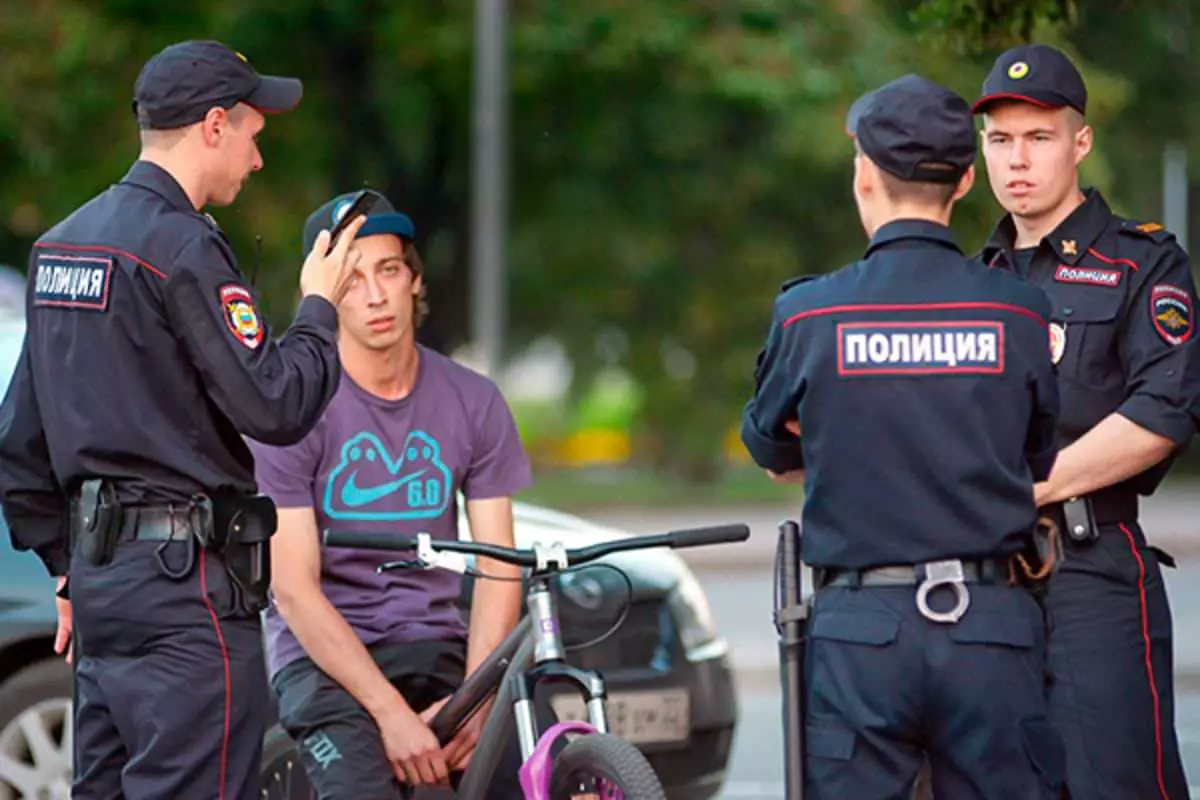 Policie v Rusku začne sledovat umístění Rusů bez soudního rozhodnutí 39680_1