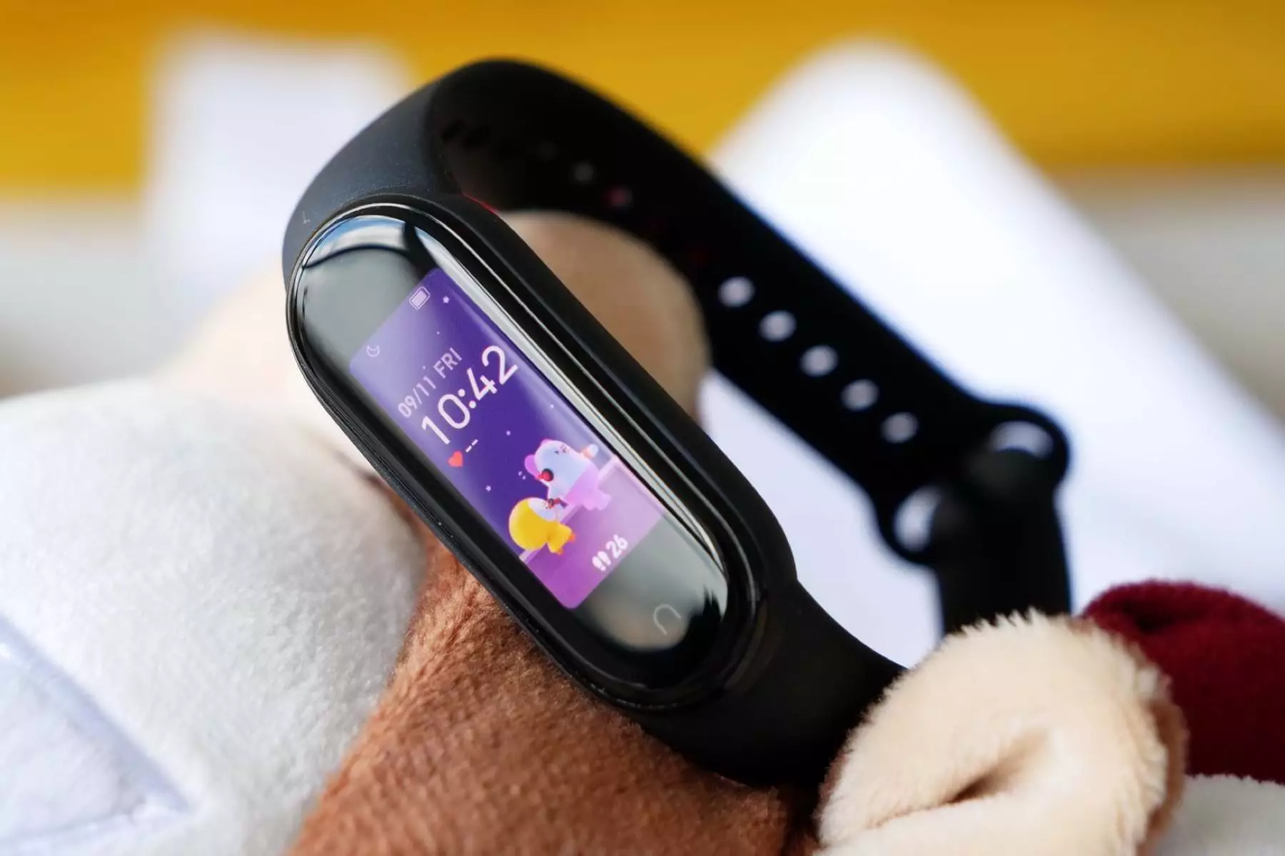 anbar səhmlərinin Xiaomi Mi Band 5 satmaq demək olar ki, hədiyyə