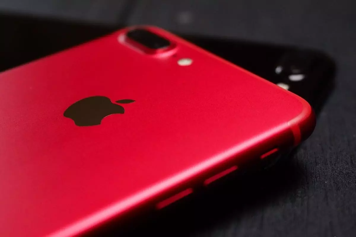 应用截止日期iPhone 7加（Red）特别版在俄罗斯减少到几天