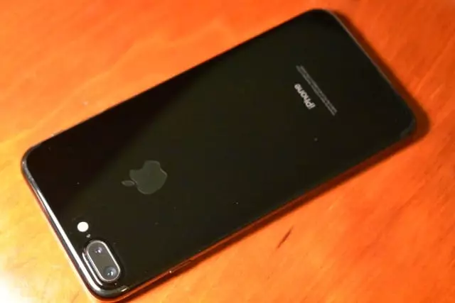 iPhone 7 ka 'mala oa jete e ntšo e shebahala e le mpe kamora selemo sa ho sebelisa 3970_5