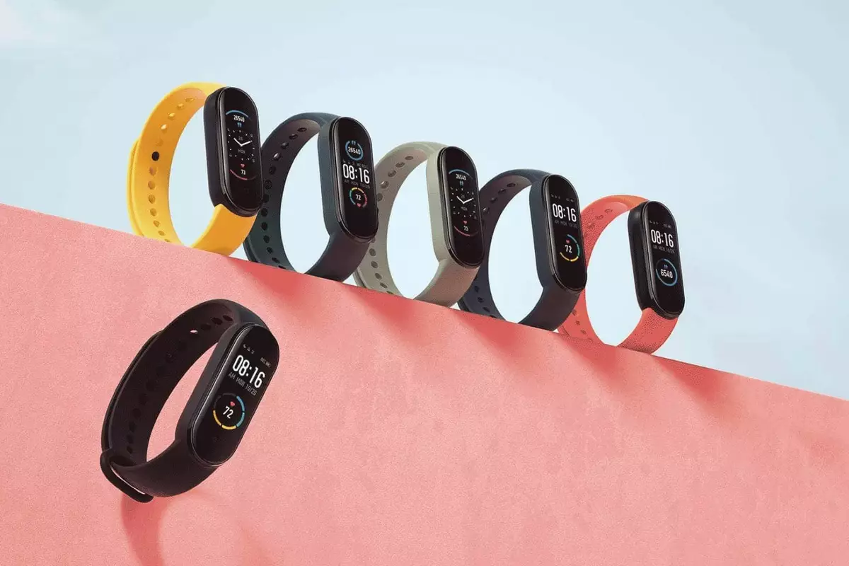 Ang Xiaomi Mi MI band 5 gibaligya alang sa usa ka sentimo gikan sa mga stock sa bodega